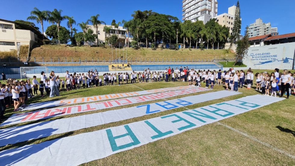 Colégio Catarinense participa da iniciativa "Manto da Paz" - Rede ...